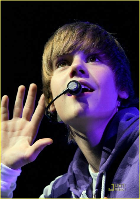 Justin Bieber And Shaq Amway Amigos Photo 380840 Photo Gallery