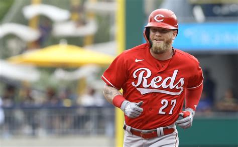 Watch Cincinnati Reds Outfielder Jake Fraley Gets Into It With Phillies Fan Fastball