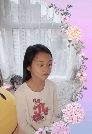 李小璐圣诞节再秀母爱，甜馨似迷你版贾乃亮 凤凰网