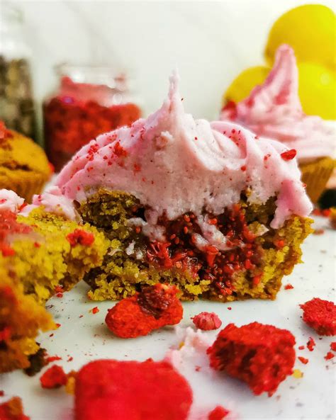 Raspberry Core Cupcakes 🧁 Pri Bakes