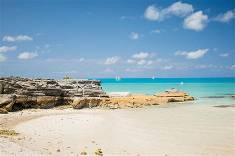 Pintoresca Playa De Varadero Con Aguas Cristalinas · Foto De Stock Gratuita