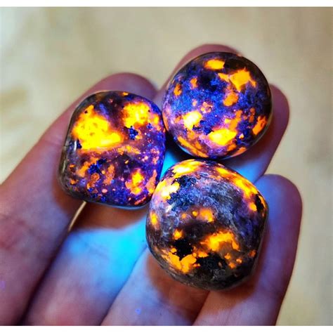1 Pc Yooperlite Stone Flame Stone Uv Reactive Firestone Natural