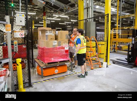 Amazon Fulfillment Center Schertz Texas Usa Aparil 17 2015 Interior