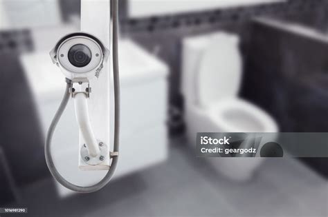 Pengawasan Kamera Cctv Yang Beroperasi Dengan Ruang Toilet Foto Stok