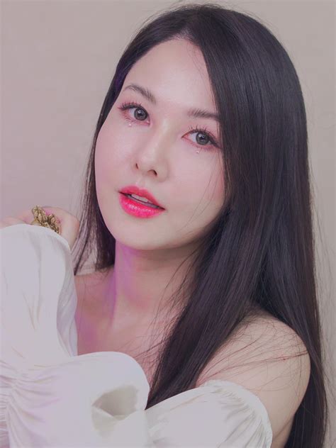 Erk Erk 👀“นี่เธอแอบไปเติมขนตามาหรอ” เพื่อนถามตอนเจอหน้า