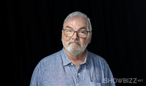 Gildor Roy Sajoute à La Distribution De La Revue De Fin Dannée Des