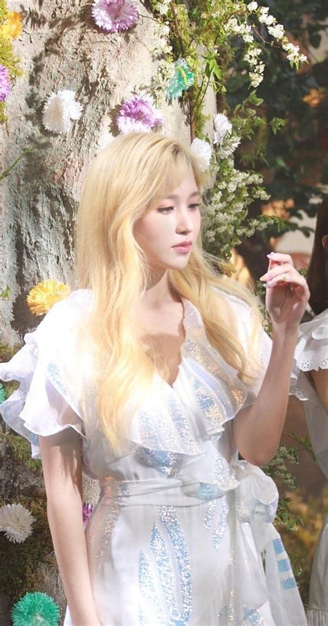 Pin By 첼 🌙🌈 On Nature Photography Mina Girl Crushes Beautiful Girls