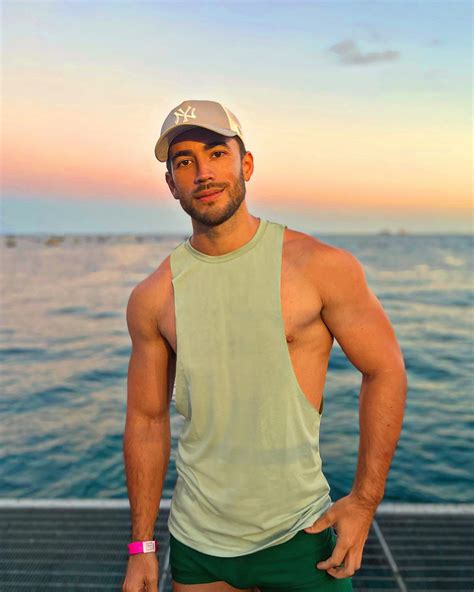 Andrés Absalón No Days Off 🫀 • • • • •mexico Gym Beard Abs Fit