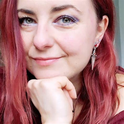 Very Scary Horror Writer Here I Definitely Don T Look Very Menacing Selfie Redhead