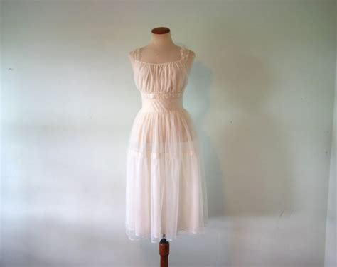 1950s Nightie Angelic Cream Rogers Nightgown With Flower Embroidery 34
