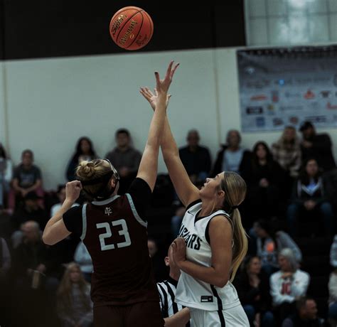 Boeding Suffers Scary Fall During First Half Of Jaguars Loss To No 3 Dowling Catholic
