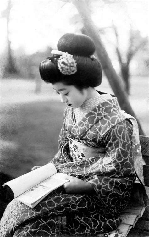 Shimada Hairstyle The Lovely Traditional Hairdo Of Japanese Women