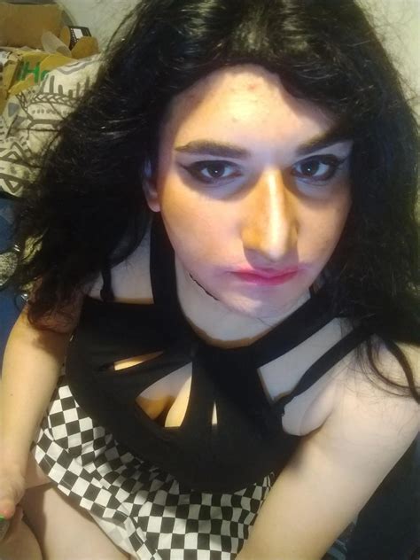 I Wish Girls Were Real Scrolller