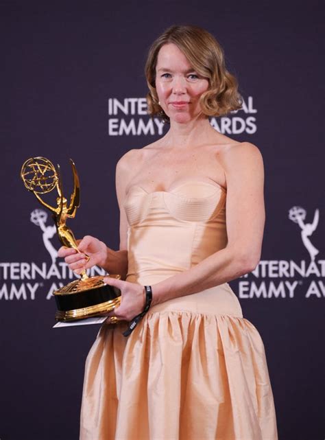 Anna Maxwell Martin Chops To The Chin With A Pamela Anderson Bob