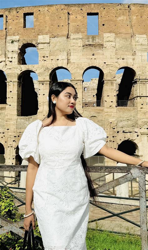 Sharonika বিনয়ী ব্যবহারের চেয়ে বড় মেক আপ বোধহয় নাই। মানুষ আপনার সাথে যত কমফোর্টেবল আপনি