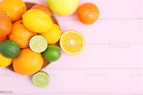 색색 배경 상단 보기에 다른 감귤류와 육즙 슬라이스 텍스트를 삽입할 배치합니다 0명에 대한 스톡 사진 및 기타 이미지 0명 과일 노랑 Istock