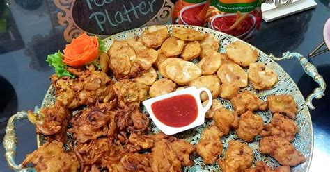 Assorted Pakora Platter Cookpadramadan Recipe By Saryia Shariq Cookpad