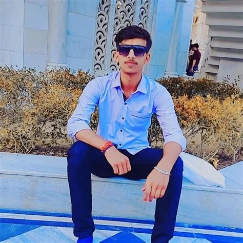 Ƴᴀꜱʜᴀꜱᴠɪ⇝👑 Yashasvi Mishra 12 • Threads Say More