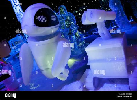 Eisskulpturen Der Figuren Wall E Und Eva Von Walt Disney Und Pixar