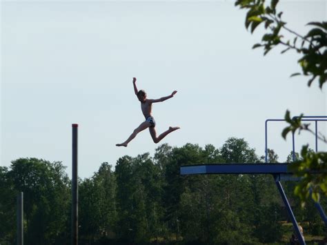 Jump - Schweden, Springen, Fotografie, Menschen von Frank Neas | kunstnet