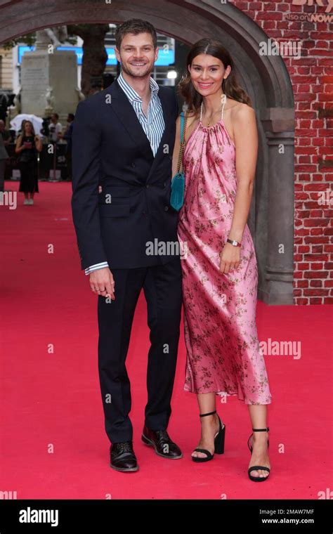 Jim Chapman And Sarah Tarleton Pose Upon Arrival For The Premiere Of The Tv Series House Of The