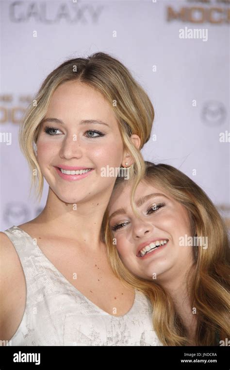 Jennifer Lawrence Willow Shields 11172014 The Hunger Games