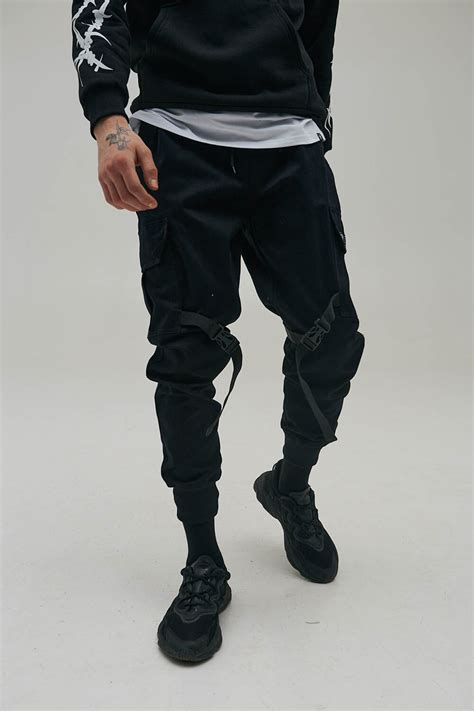 Зауженные штаны на манжетах с большими карманами и стропами TUR WEAR ...