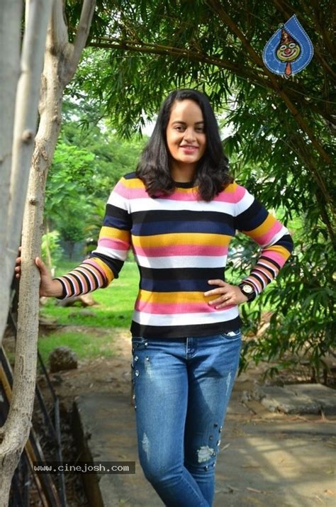 Suja Varunee Stills Photo 12 Of 16