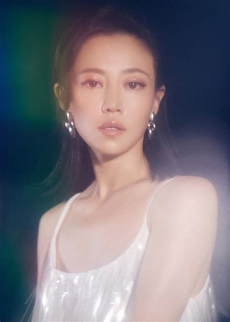 譚卓上海亮相 新戲搭檔胡歌身份懸念十足 每日頭條