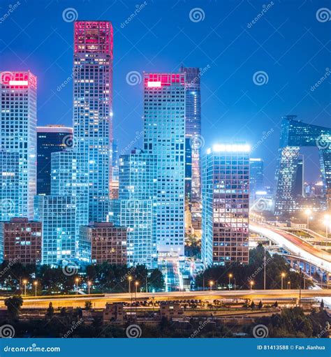 Edificios Modernos Iluminados En La Noche En China Foto De Archivo Imagen De Ciudad Districto