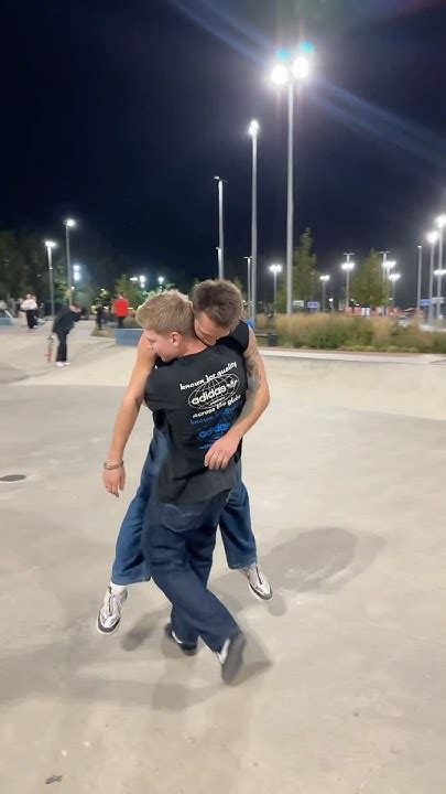 Типичный новичок в скейт парке Shorts Youtube