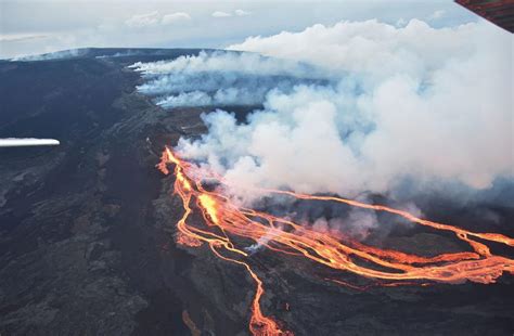 Worlds Largest Active Volcano Erupts For First Time In Four Decades