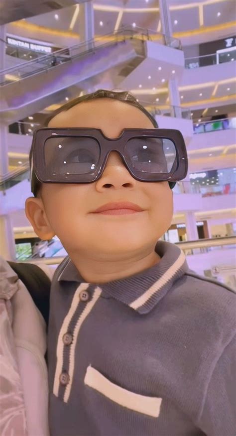 Rayyanza Kacamata Baru Fotografi Selfie Kacamata Gambar