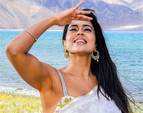 Sameera Reddys Biceps In Saree Indian Rfemalecelebritybiceps