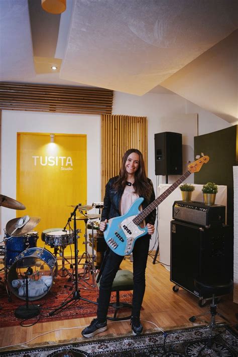 Julia Hofer Bass Gips Und Einrad Lifestyle Derstandardde › Lifestyle