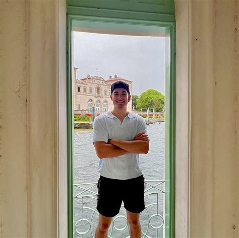 Nicholas Devito Sales Representative Luxottica Linkedin