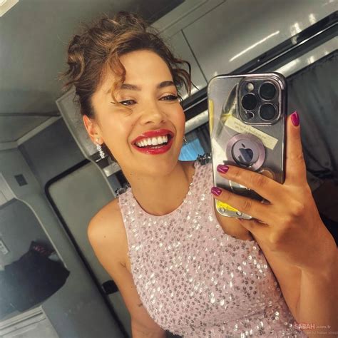 Oyuncu Biran Damla Yılmazın Annesinin Mutlu Günü İşte Nikahtan