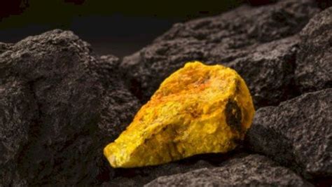 إنفوجراف لماذا تتصارع الدول من أجل اليورانيوم؟