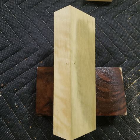 Holly Knife Scale