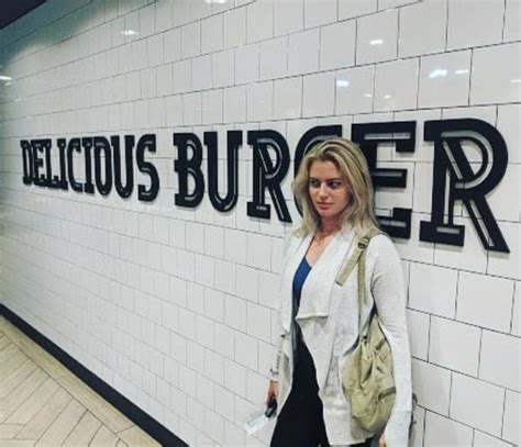 Elyse Willems Funhaus Amazingcelebs