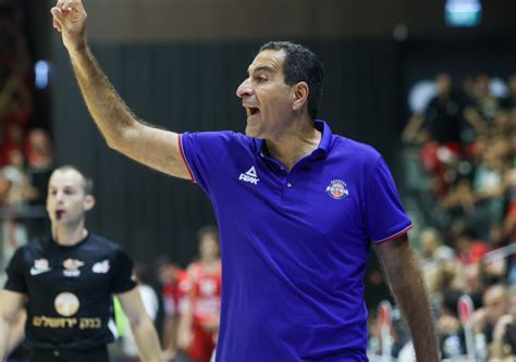 אורן אהרוני מוזר לי להחמיא לספאנוליס הקבוצה שלו מאומנת היטב Tmi