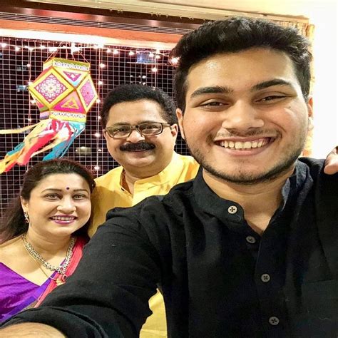 Aadesh Bandekar Home Photo Viral On Social Media