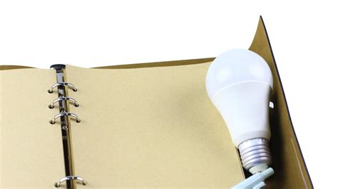 Blanco Ligero Bulbo En Un Abierto Computadora Portátil Simbolizando Creatividad Innovación