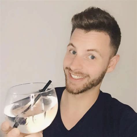 Cheers 🤪 Scrolller