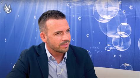 Mathias Folda Pod Světlem Největší Tma šokující Informace Cesty K Sobě