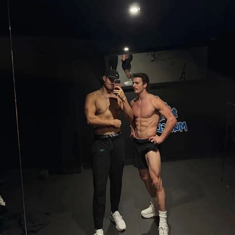 ‘greek God Benson Boone Shows Off Impressively Ripped Physique In Gym