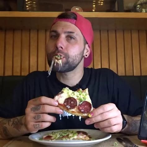 Gust Eat Gust Eat • Threads Say More