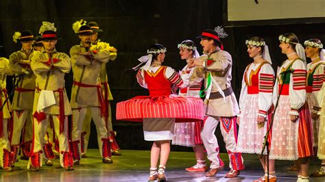 Triangle Folklore Gallashow Viborg Billetter Viborg Film Medier