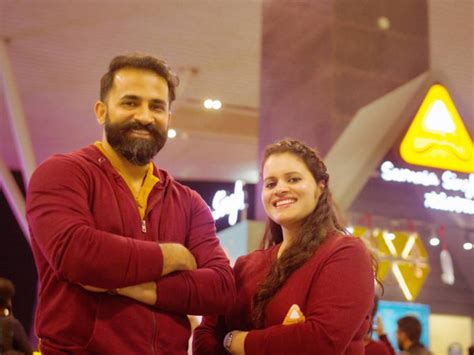 This Bengaluru Couple Left Jobs Sold House To Start Selling Samosas They Earn Rs 12 Lakh Per Day