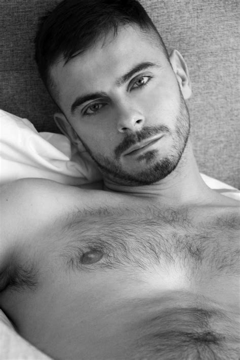 Vidéo Tom Branle Ejac Douche John Hart Photographe